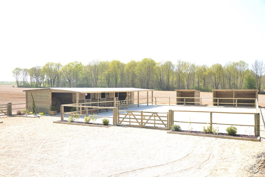 BOX-ECURIES AVEC AUVENT - Tous nos produits | Eurofib